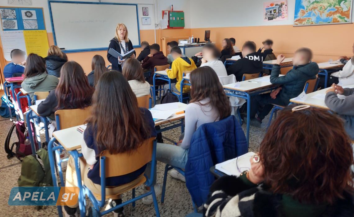 Η καθηγήτρια του ΕΚΠΑ κ. Φουντοπούλου διδάσκει την ομορφιά της Αρχαίας ...