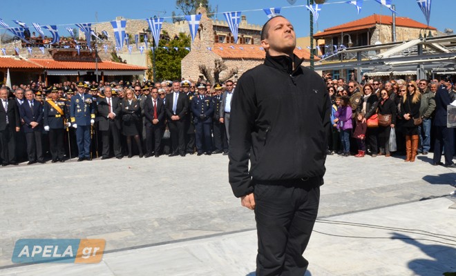 Και την ώρα που ο Κασιδιάρης καταθέτει στεφάνι στην Αρεόπολη ...