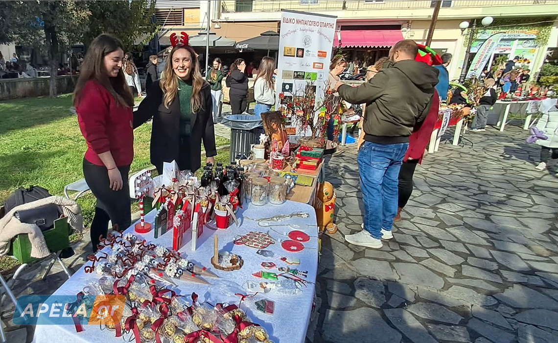 Το πάρκο Οσίου Νίκωνα γέμισε Χριστούγεννα από τον Δήμο και τα σχολεία ...