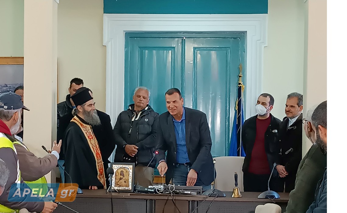 Ολιγοήμερες άδειες σε εργαζόμενους έδωσε ο Δήμαρχος στην κοπή πίτας του ...