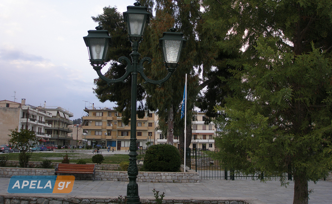Βλάβη φωτισμού στο νότιο τμήμα της πλατείας Κενοταφίου στη Σπάρτη ...
