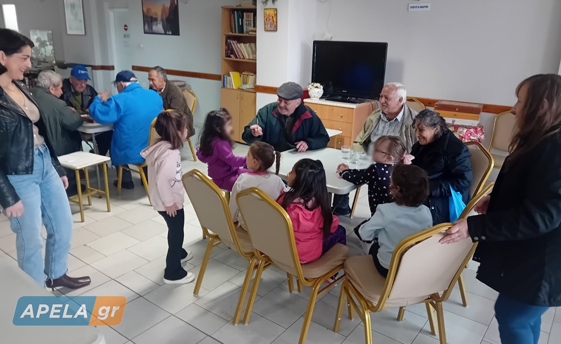 Οι μαθητές του 1ου Νηπιαγωγείου αιφνιδίασαν τα μέλη του ΚΑΠΗ Σπάρτης ...